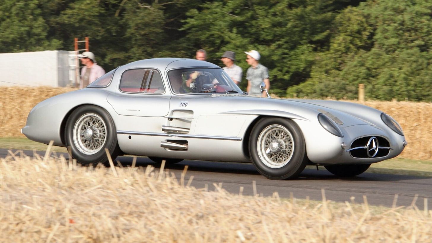 В Германии на аукционе продали автомобиль Mercedes-Benz 300 SLR ...
